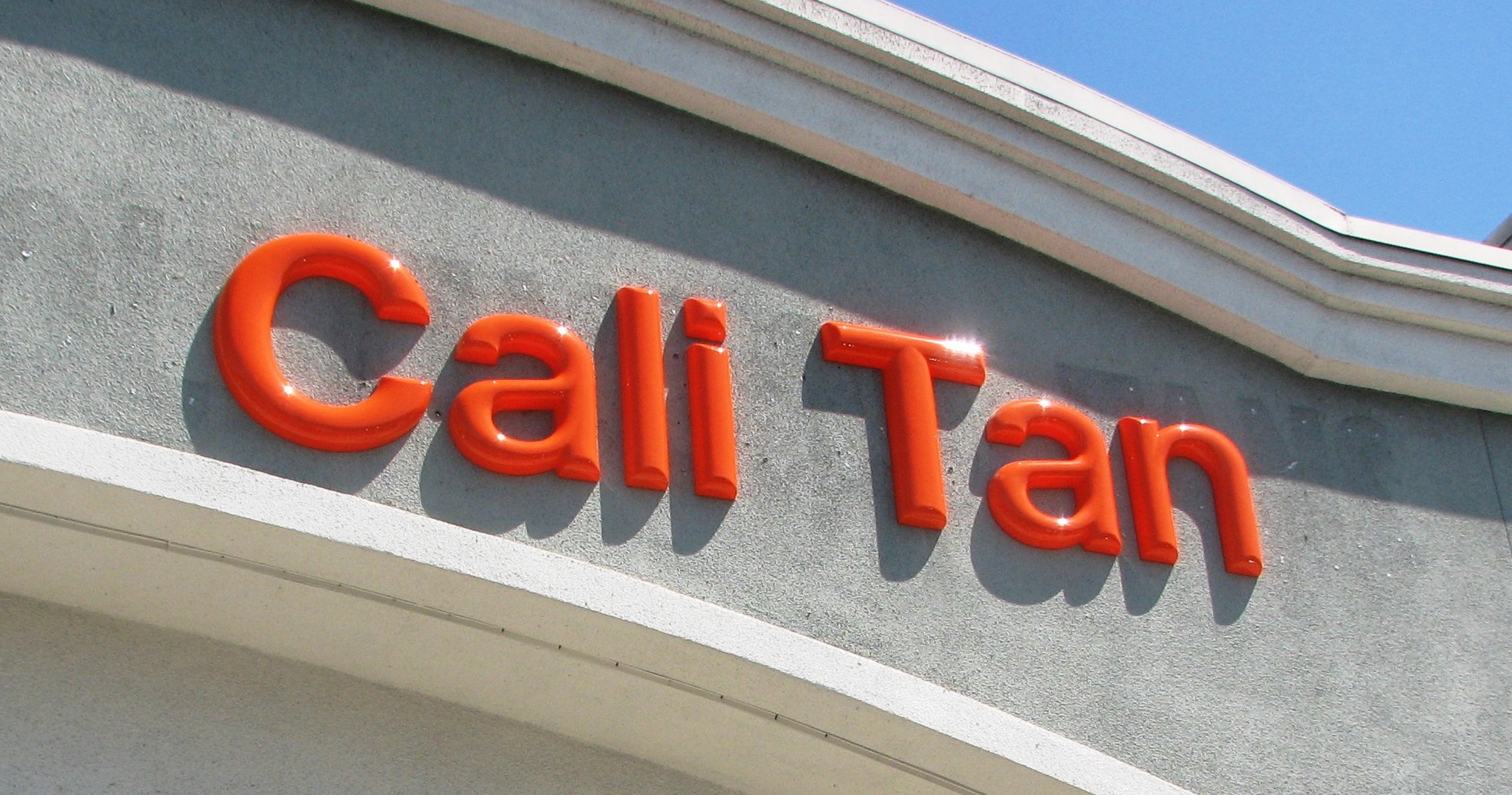 Cali Tan – New Fun Sign