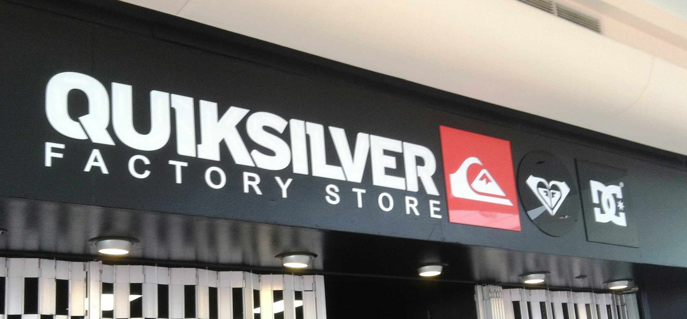 New Quicksliver Factory Store – Signs